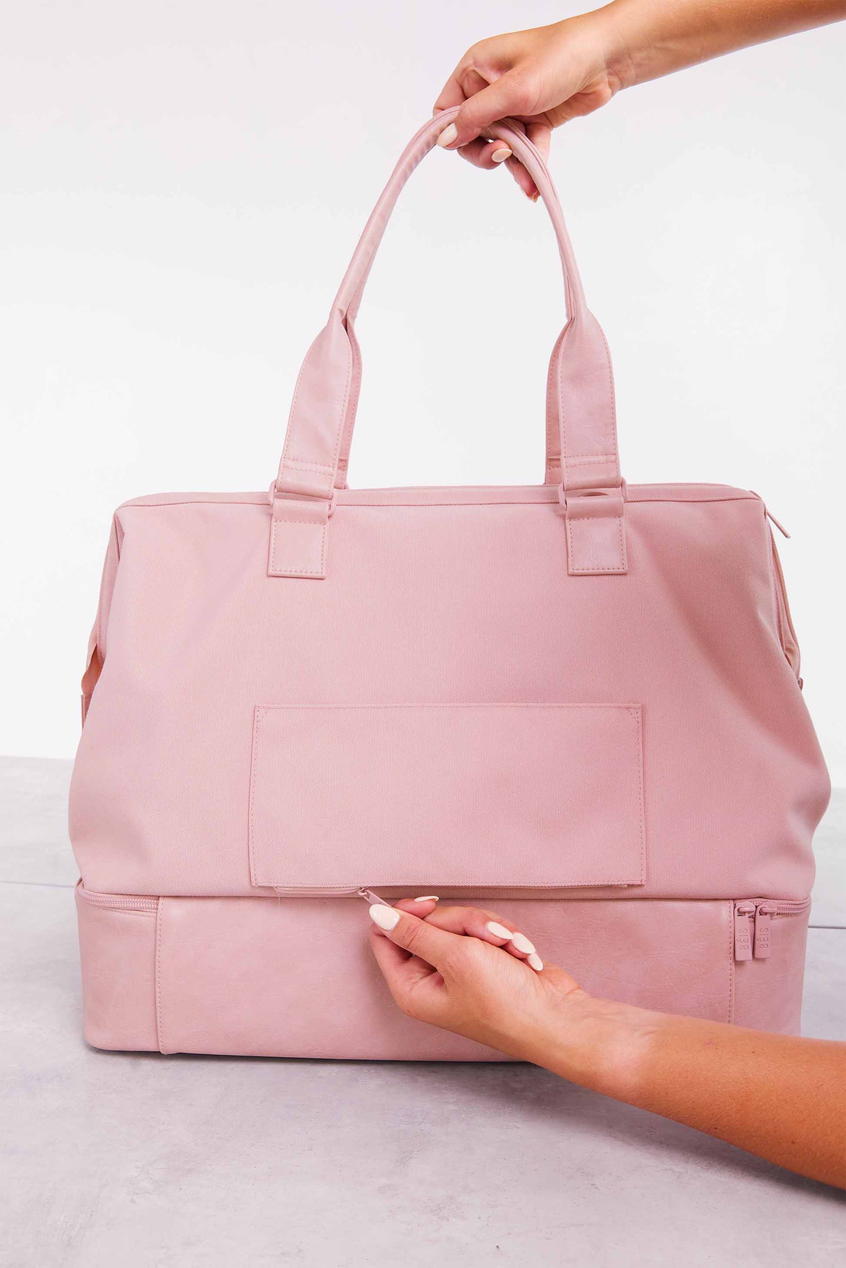 BÉIS 'The Weekender' in Atlas Pink - Weekender Travel Bag in Pink