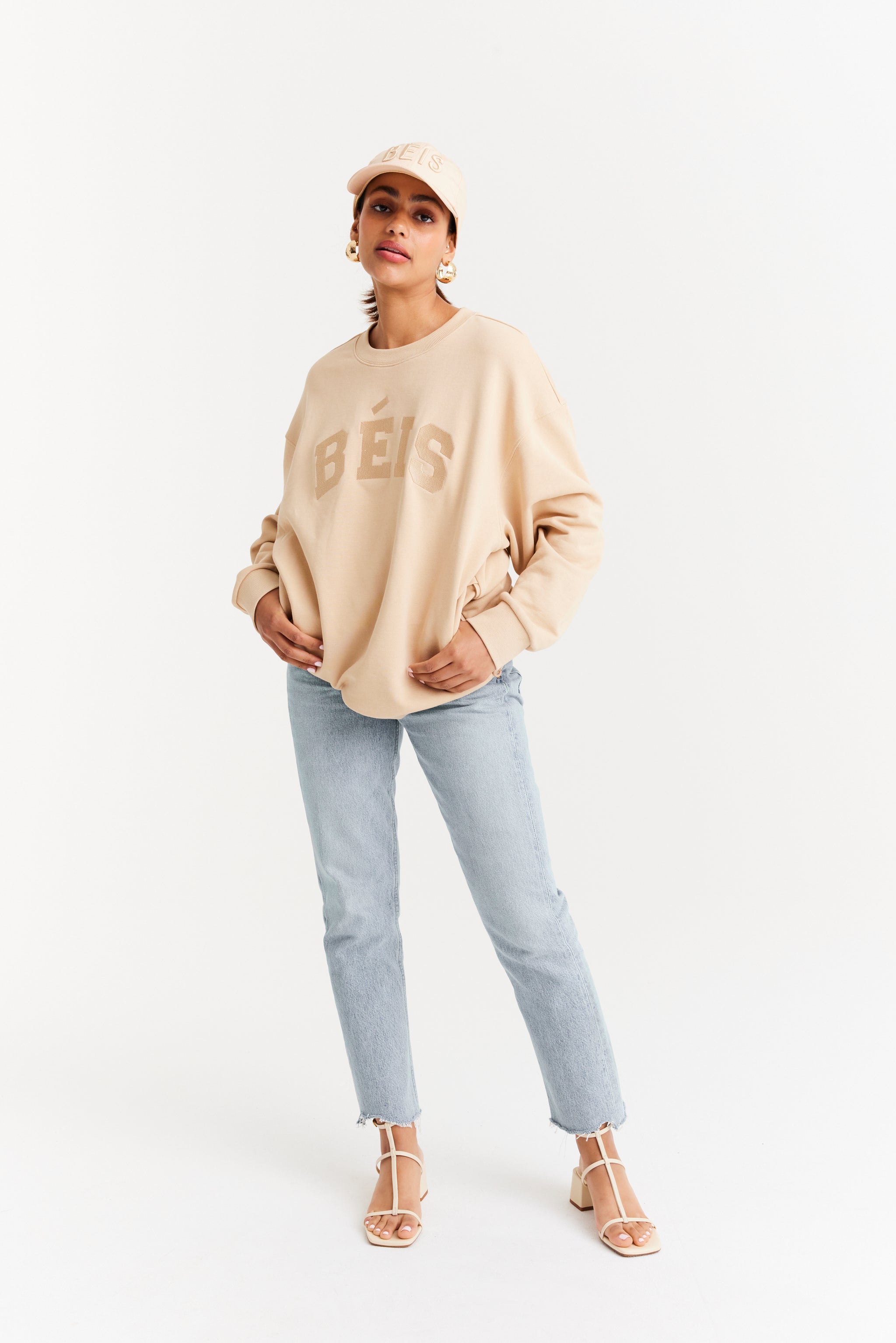 BÉIS 'The Sweatshirt' in Beige - Sweatshirt With Zipper Pockets & Key Leash