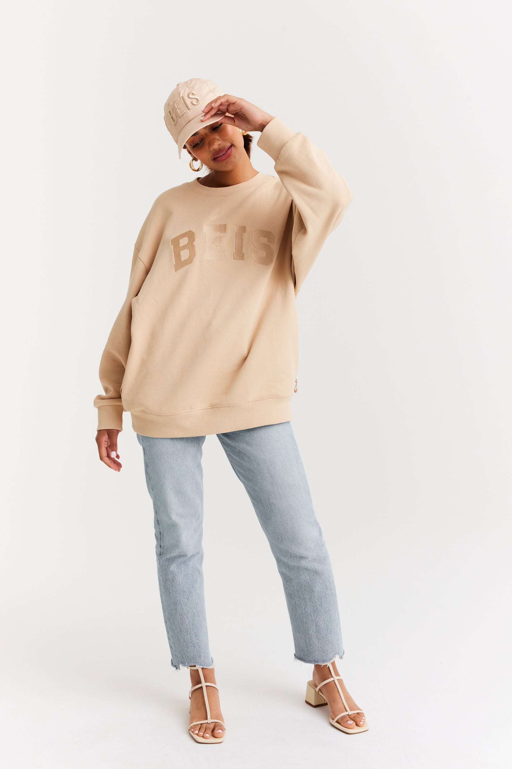 BÉIS 'The Sweatshirt' in Beige - Sweatshirt With Zipper Pockets & Key Leash