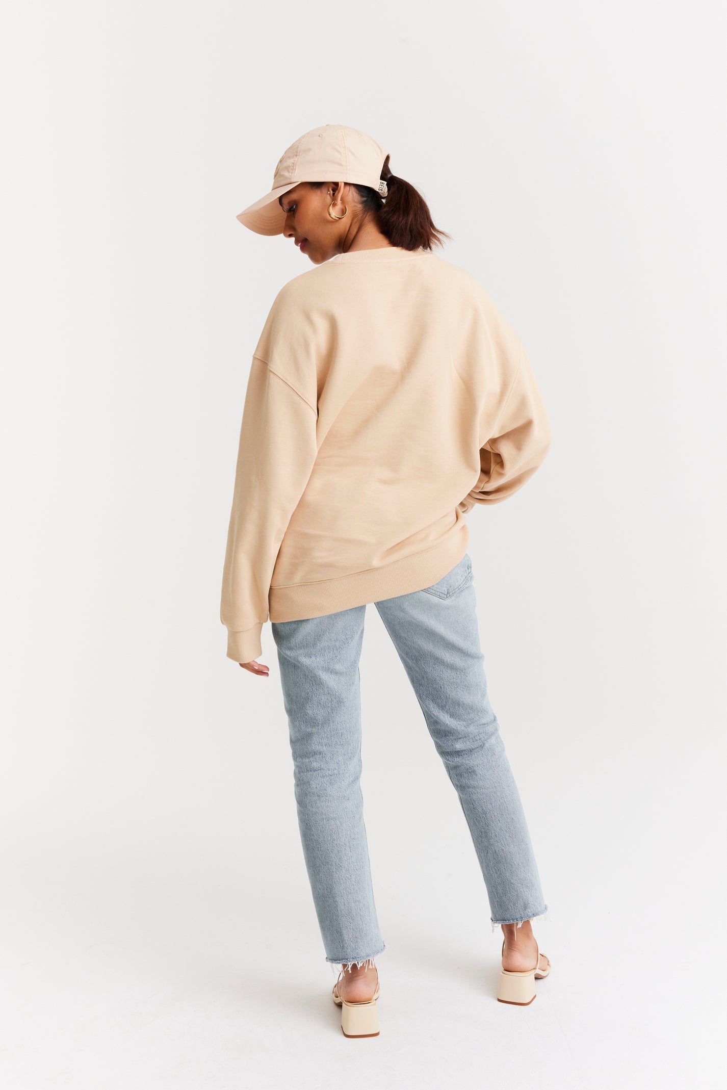BÉIS 'The Sweatshirt' in Beige - Sweatshirt With Zipper Pockets & Key Leash