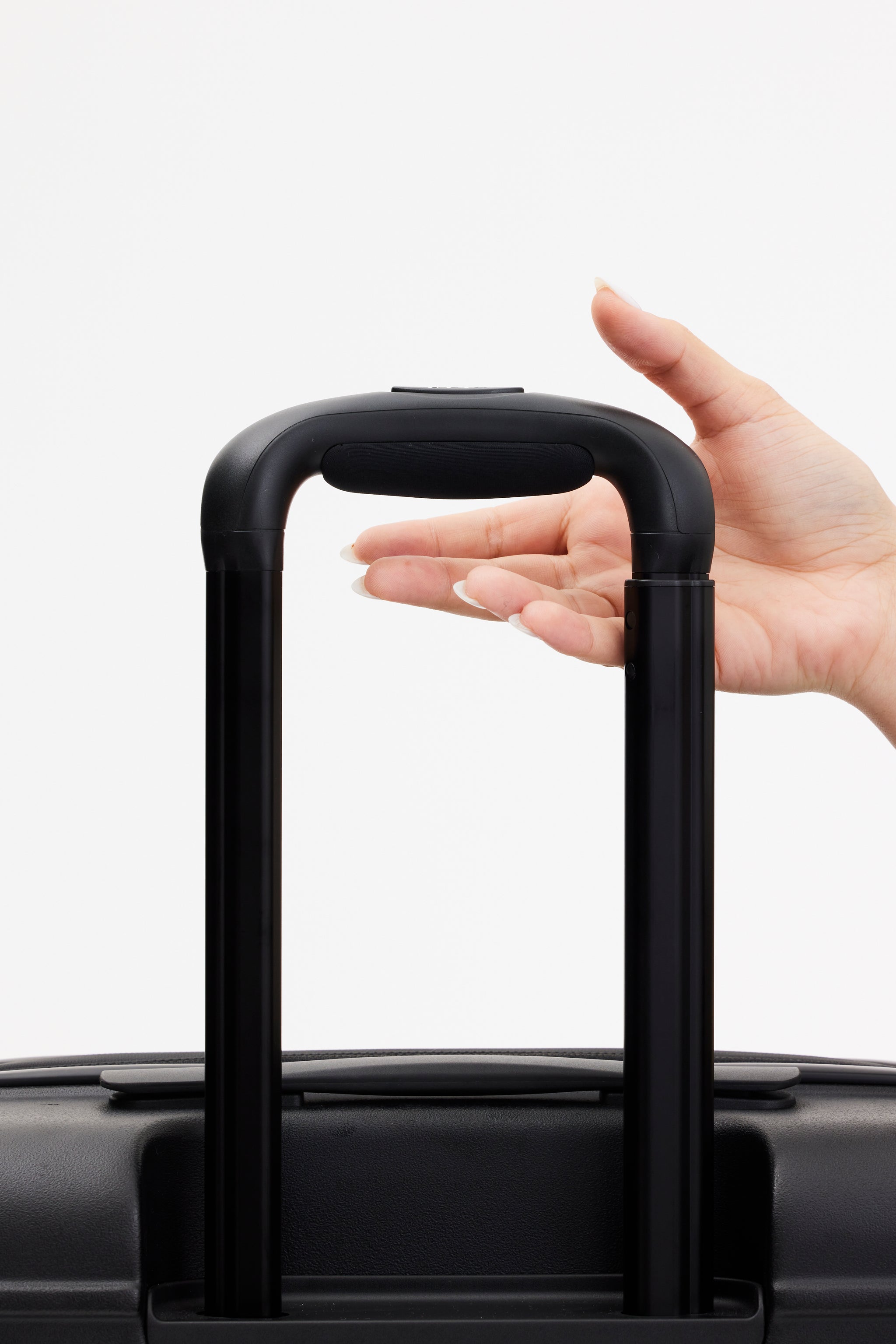 BÉIS 'The Carry-On Roller' in All Black - All Black Carry On Rolling ...