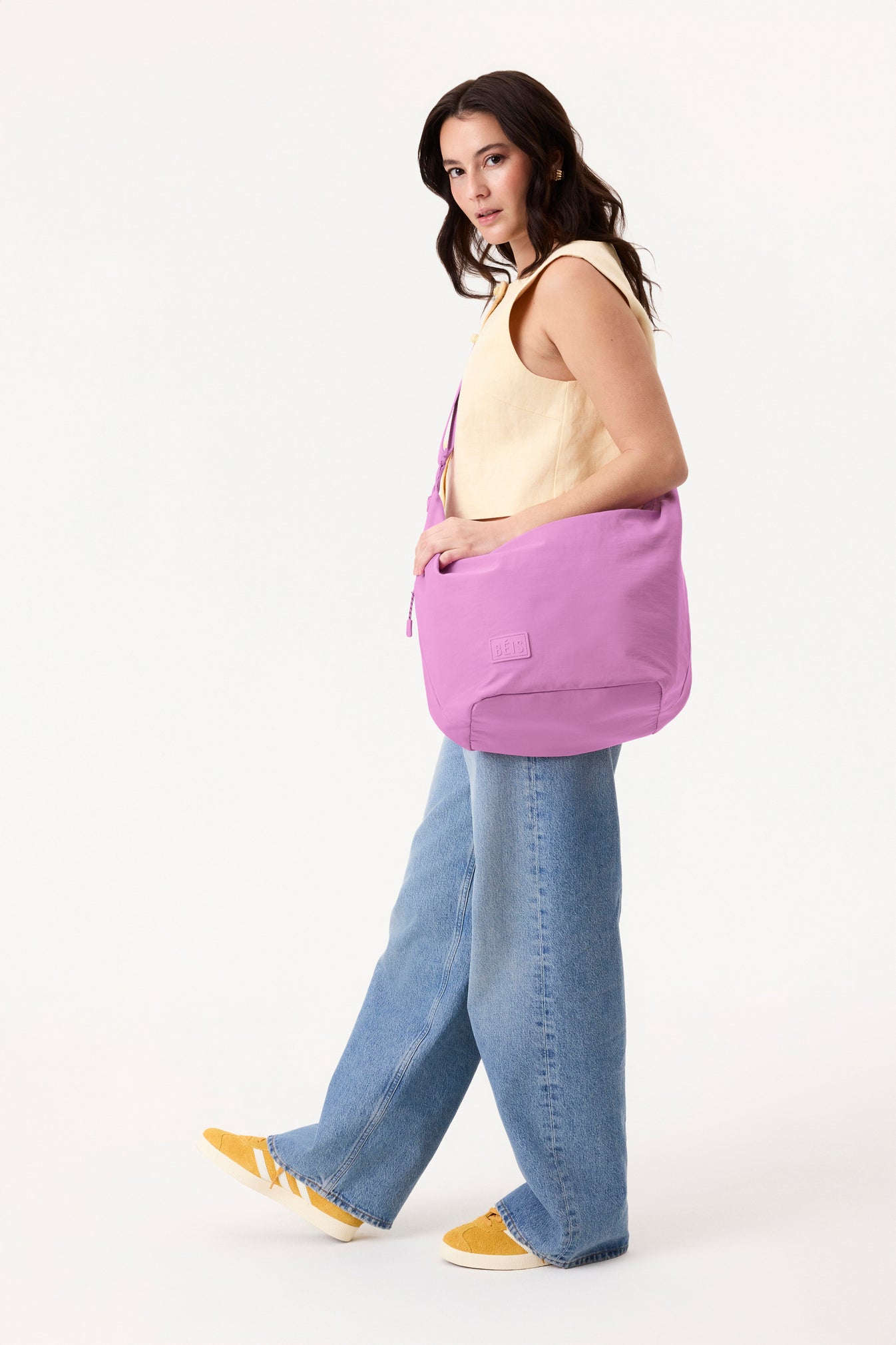 BÉIS 'The Crescent Catchall' in Berry - Best Travel Crescent Catchall ...