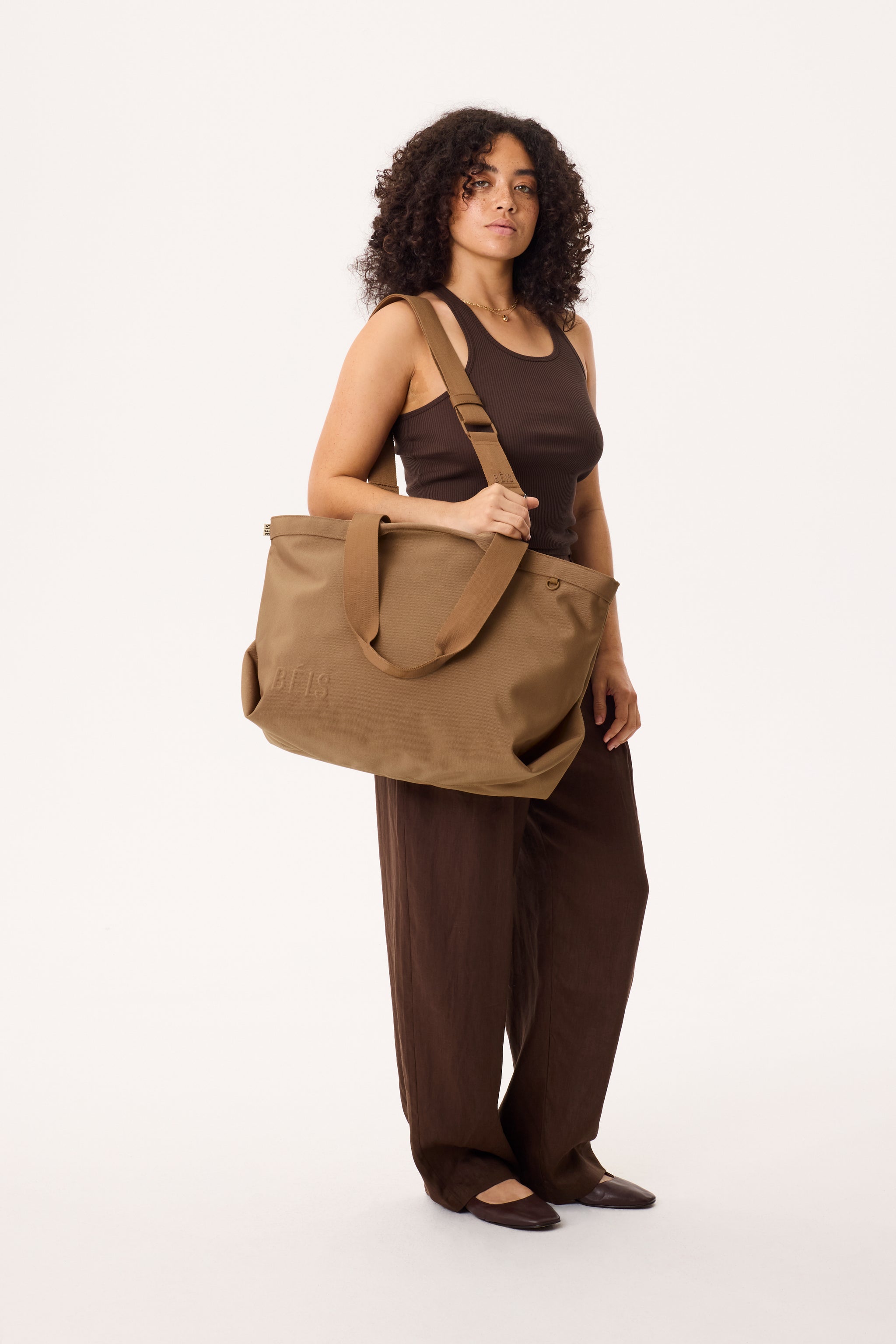 BÉIS 'The Travel Tote' in Camel - Best Large Travel Tote Bag with Zipper in Light Brown
