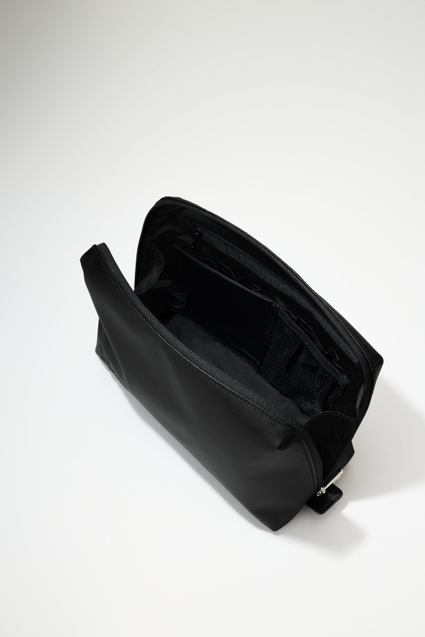 BÉIS 'The Medium Cosmetic Pouch' in Black - Medium Cosmetic & Makeup ...