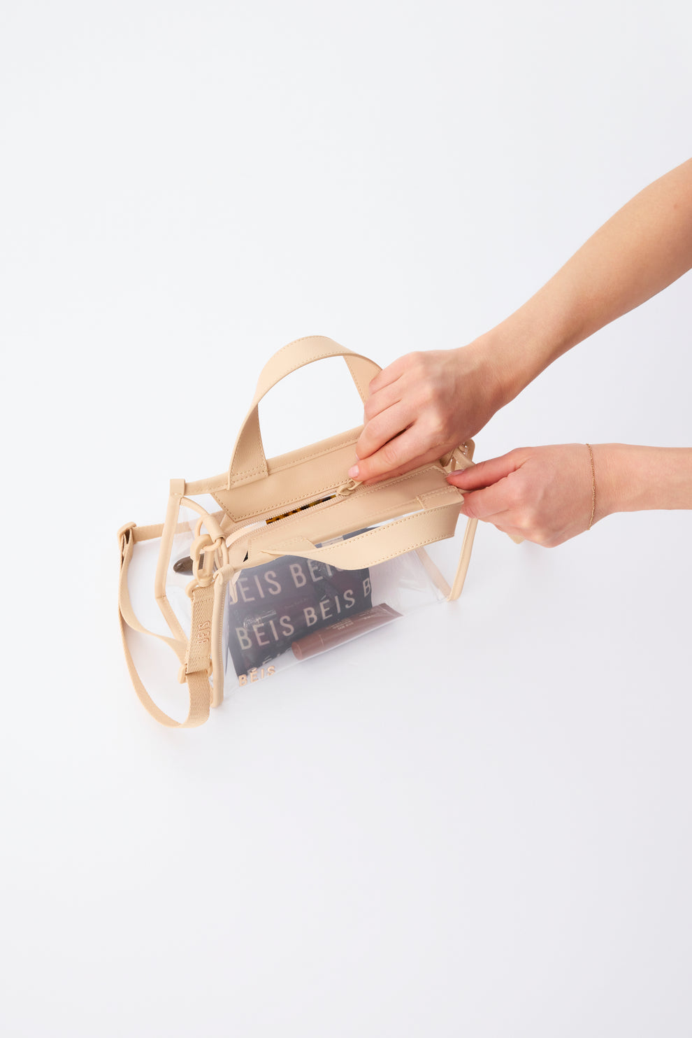 BÉIS 'The Stadium Crossbody'' in Clear with Beige Trim - Small Clear ...