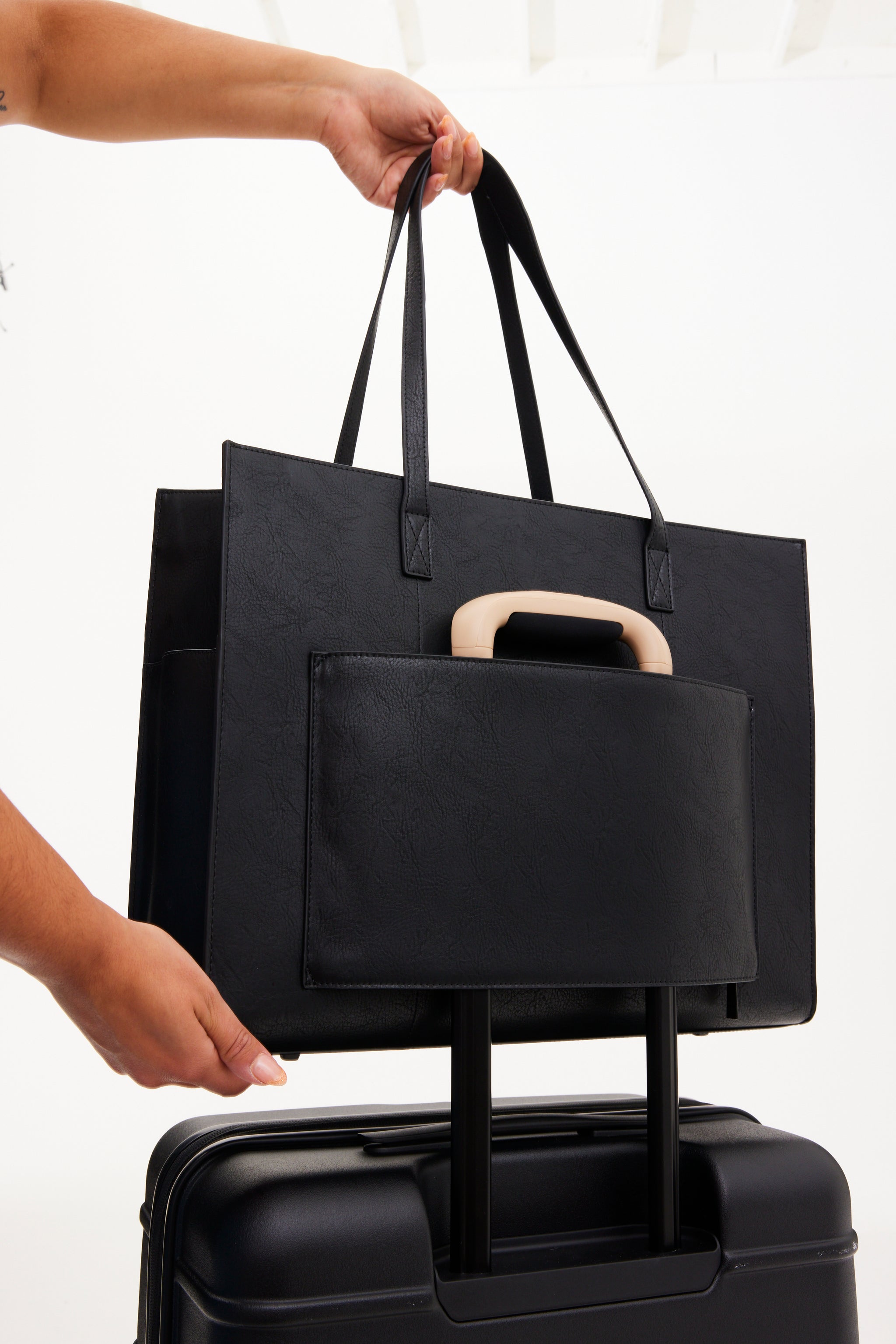 BÉIS 'The Large Work Tote' in Black - Womens Large Laptop Bag in Black