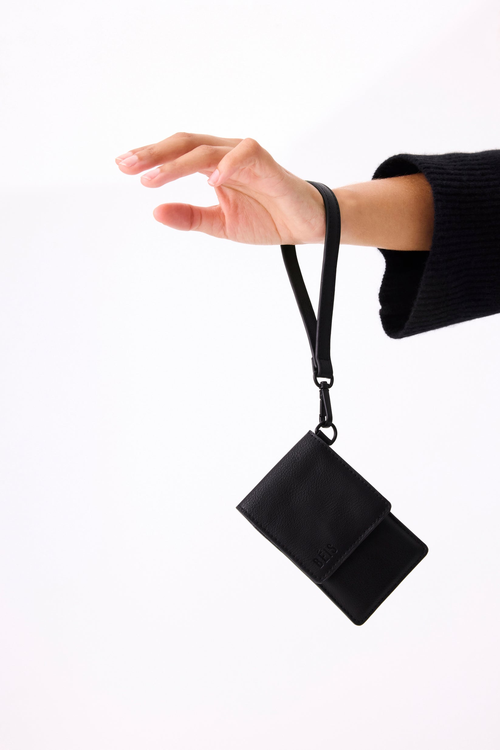 BÉIS 'The ID Wristlet' in Black - Black Card & ID Holder Wristlet