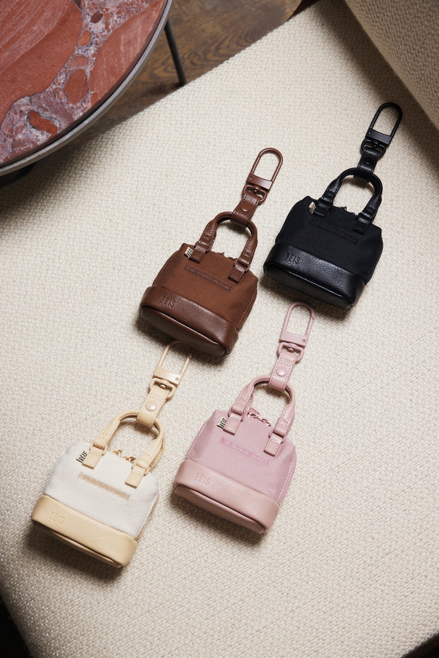 BÉIS 'The Micro Weekender Charm' in Atlas Pink - Pink Airpod Keychain ...