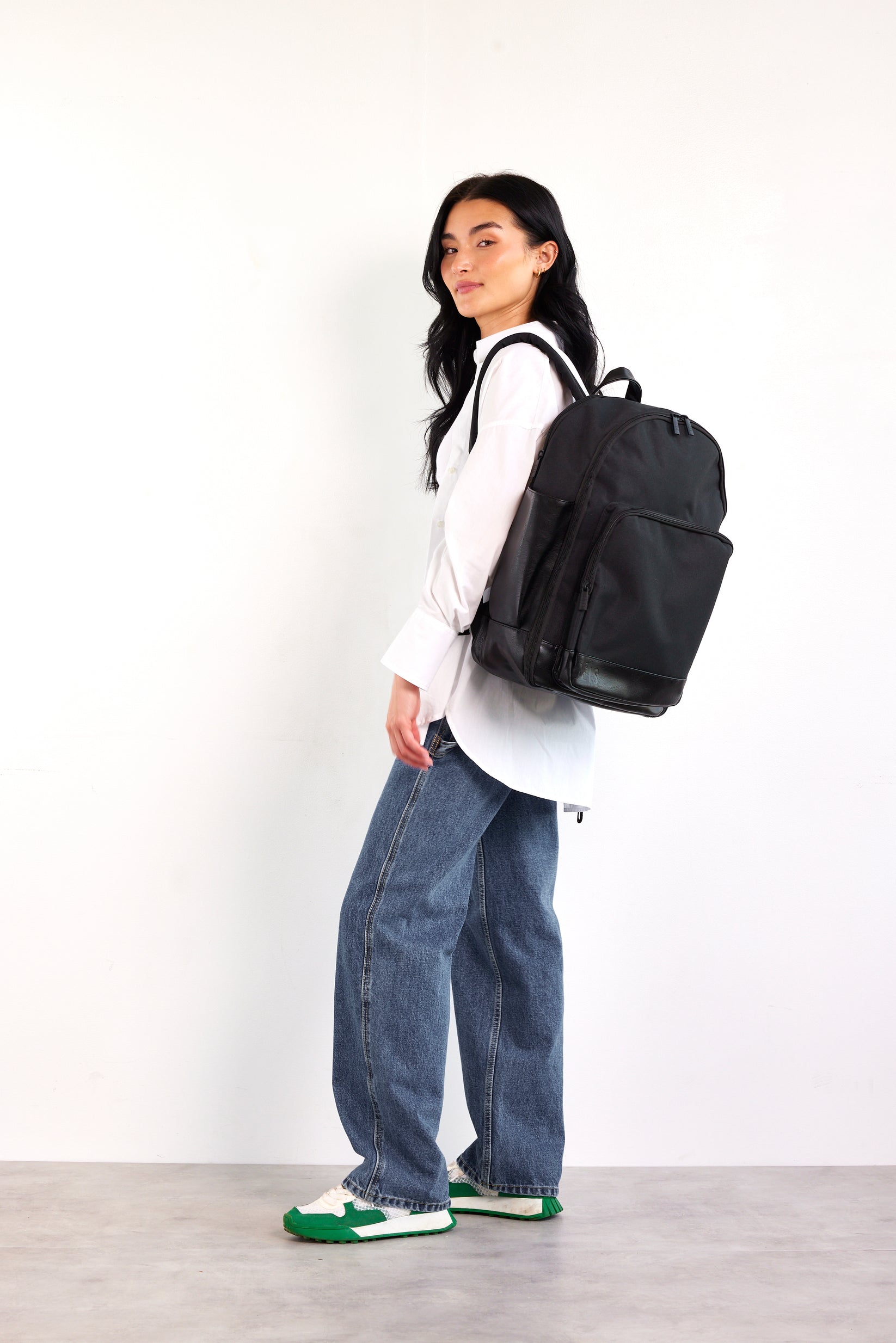BÉIS 'The Travel Backpack' in Black - Black Carry-On Travel Backpack ...