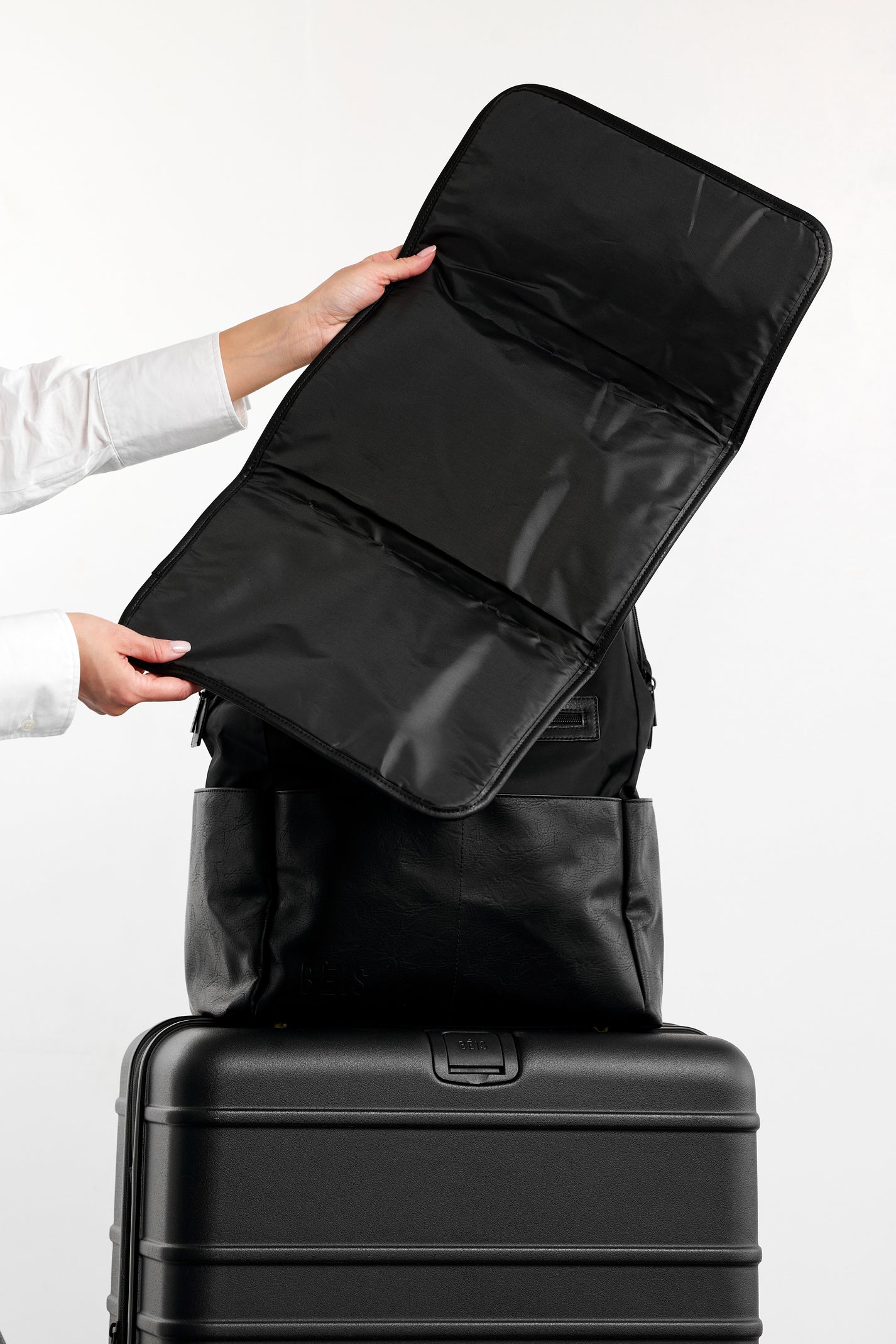 BÉIS 'The Diaper Backpack' in Black - Black Diaper Bag & Diaper Backpack