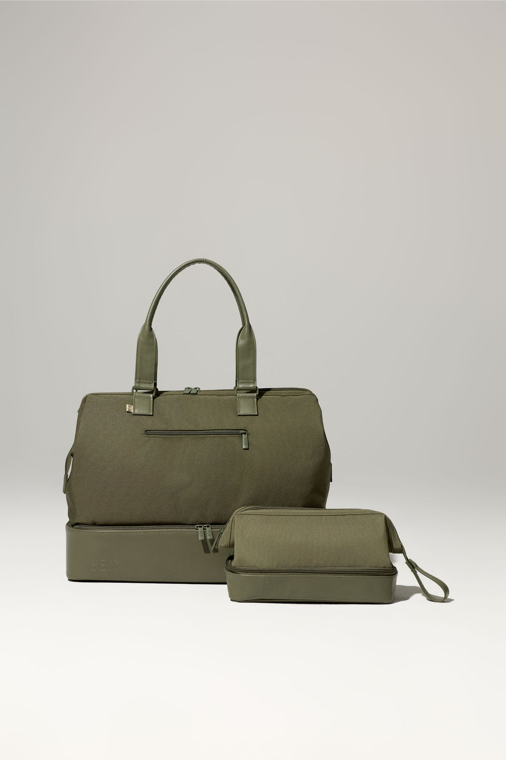 BÉIS ' The Weekend Travel Set" in Olive Green - Weekender Bag + Dopp ...