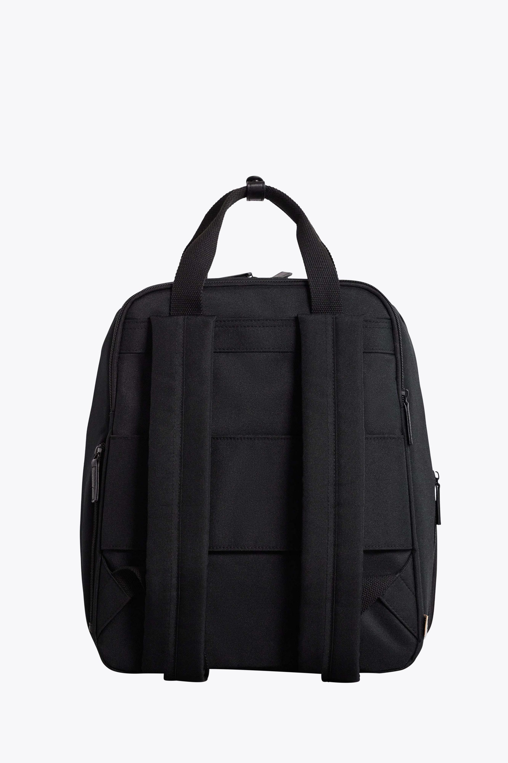 BÉIS 'The Expandable Backpack' in Black - Laptop Backpack In Black