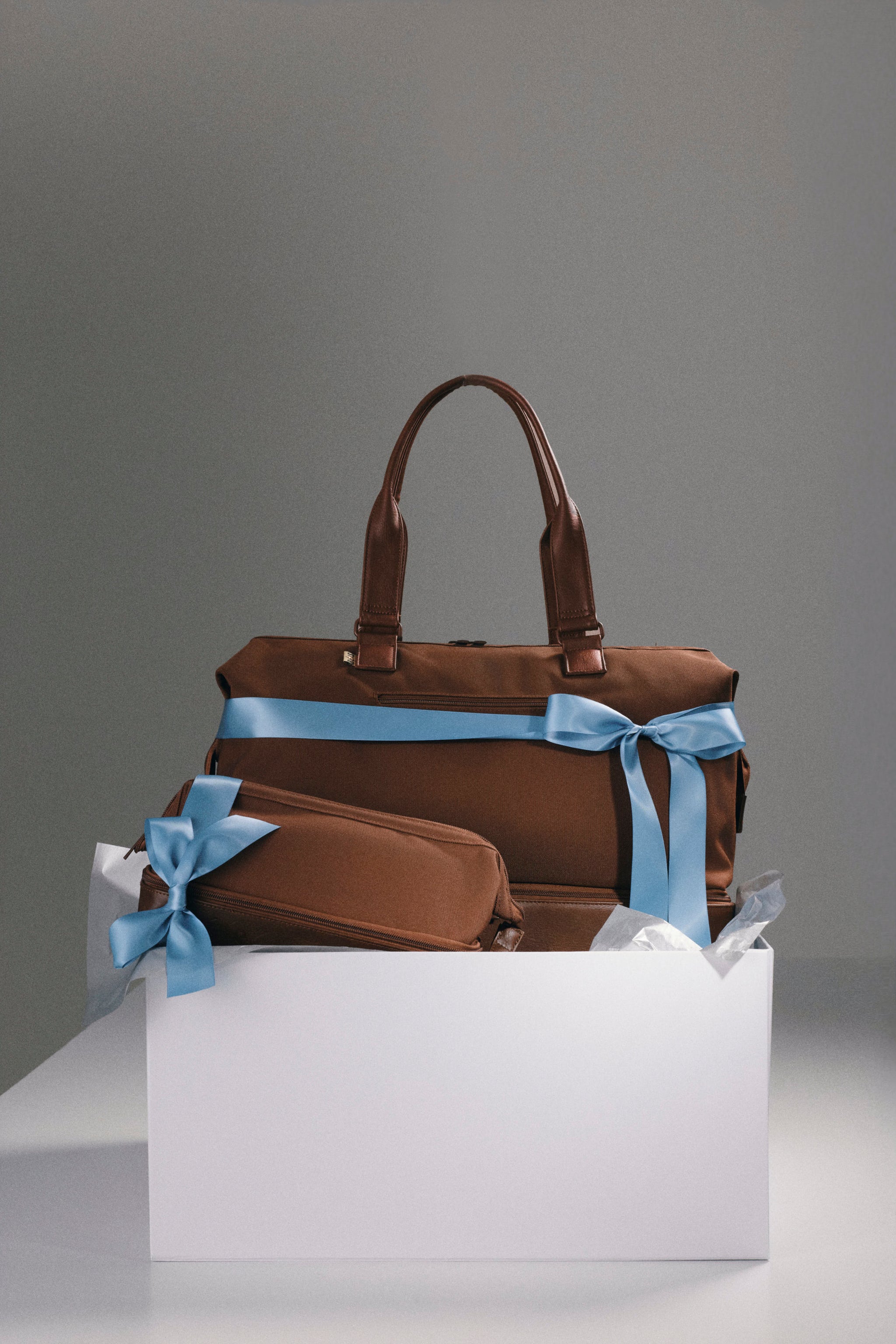 BÉIS ' The Weekend Travel Set" in Maple - Weekender Bag + Dopp Kit ...