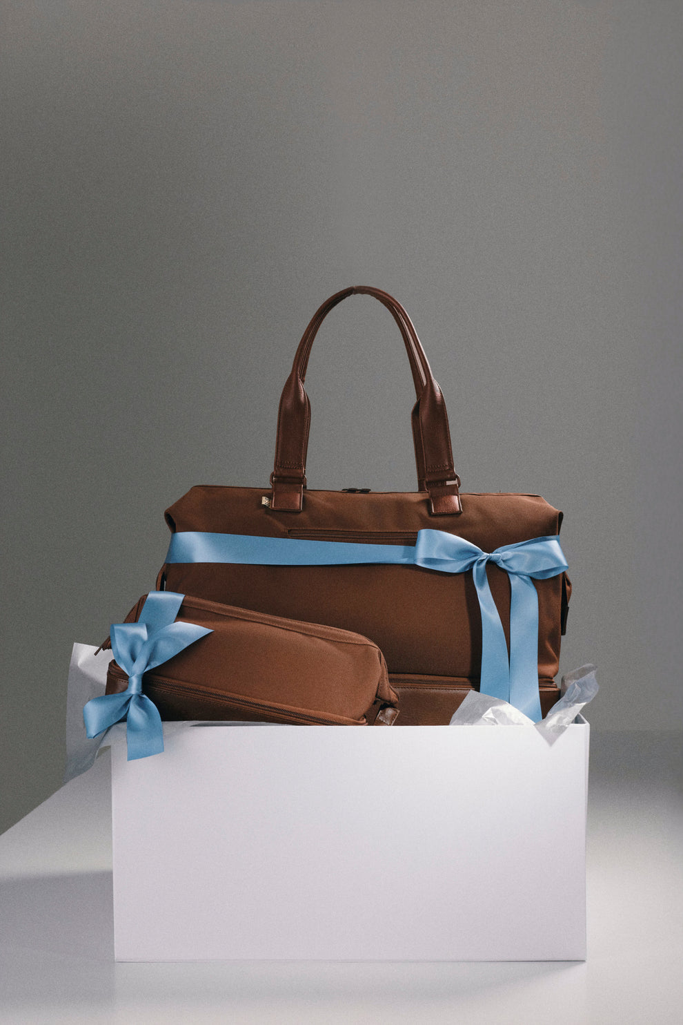BÉIS ' The Weekend Travel Set" in Maple - Weekender Bag + Dopp Kit ...