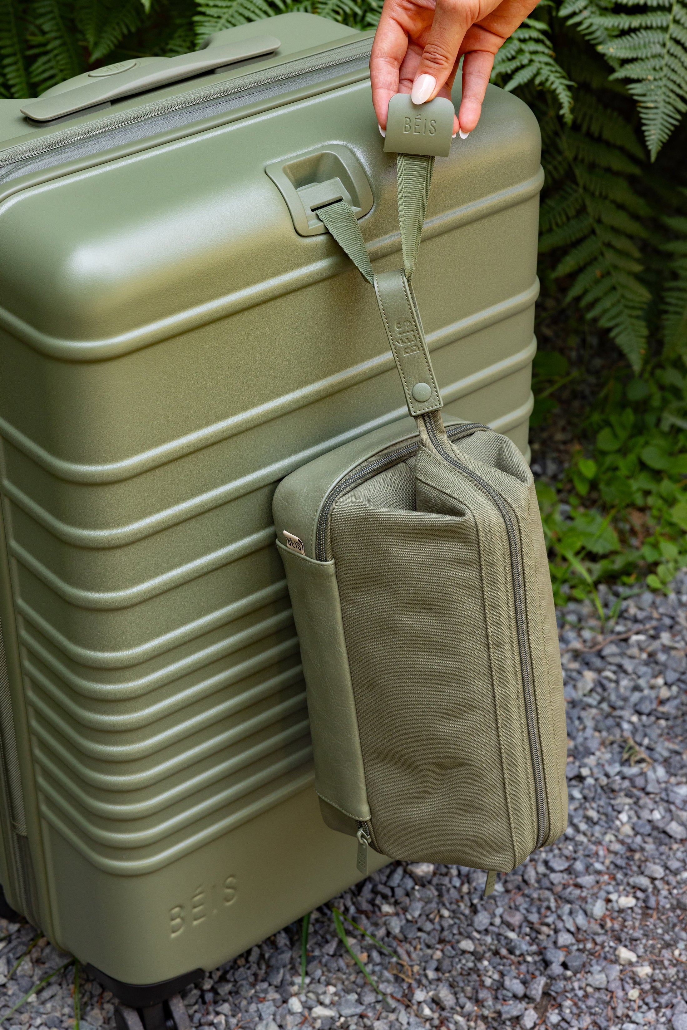 BÉIS 'The Dopp Kit' in Olive - Olive Green Dopp Kit & Toiletry Bag