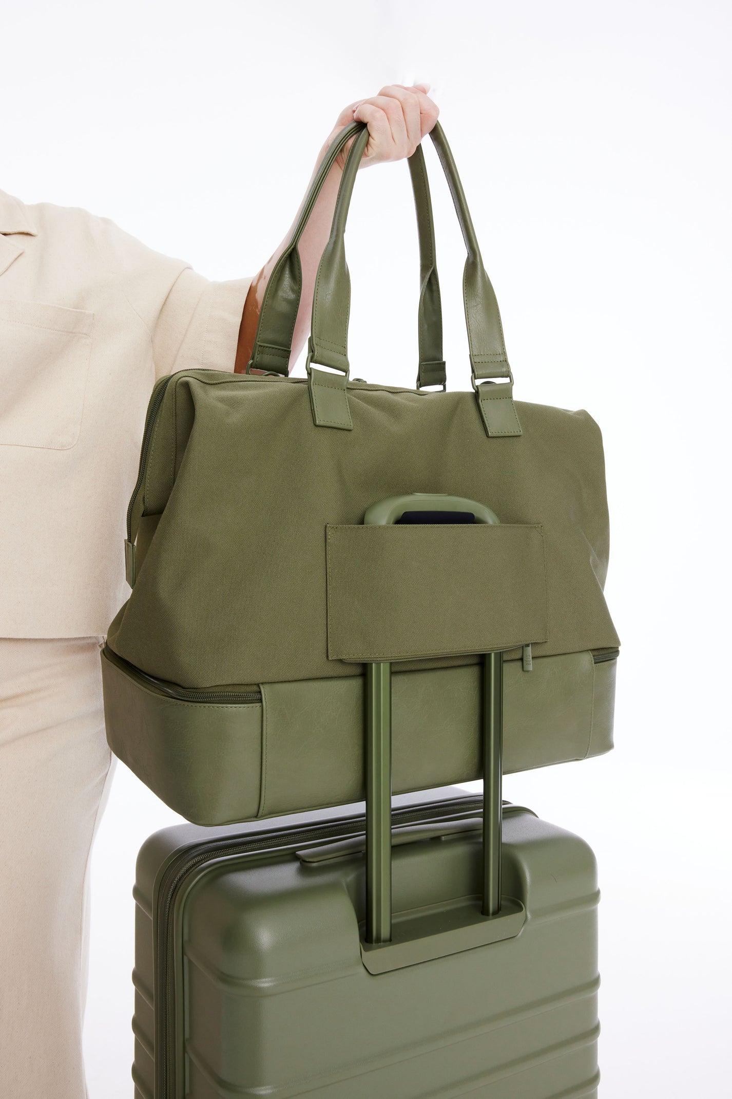 BÉIS 'The Weekender' in Olive - Olive Green Duffle Bag & Weekend Bag