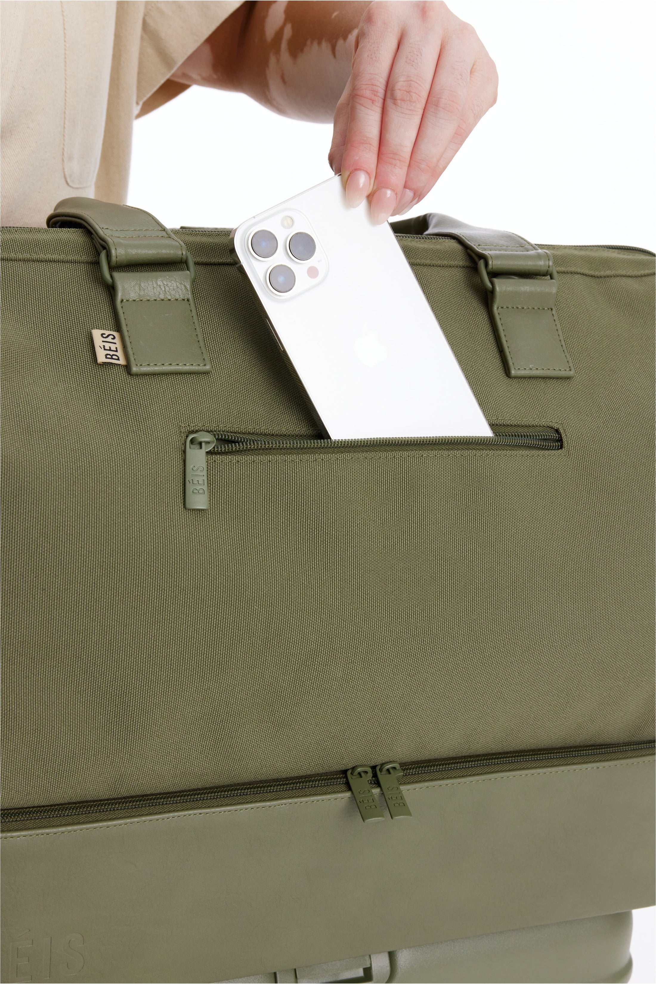 BÉIS 'The Weekender' in Olive - Olive Green Duffle Bag & Weekend Bag