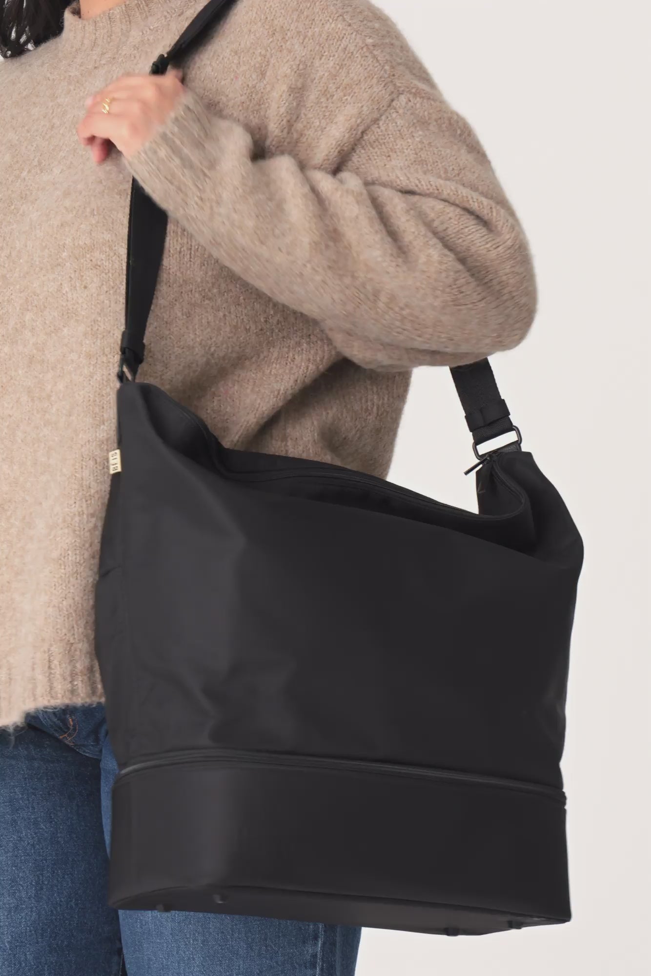 BÉIS 'Crescent Weekender' in Black - Black Crescent Weekender Tote Bag ...