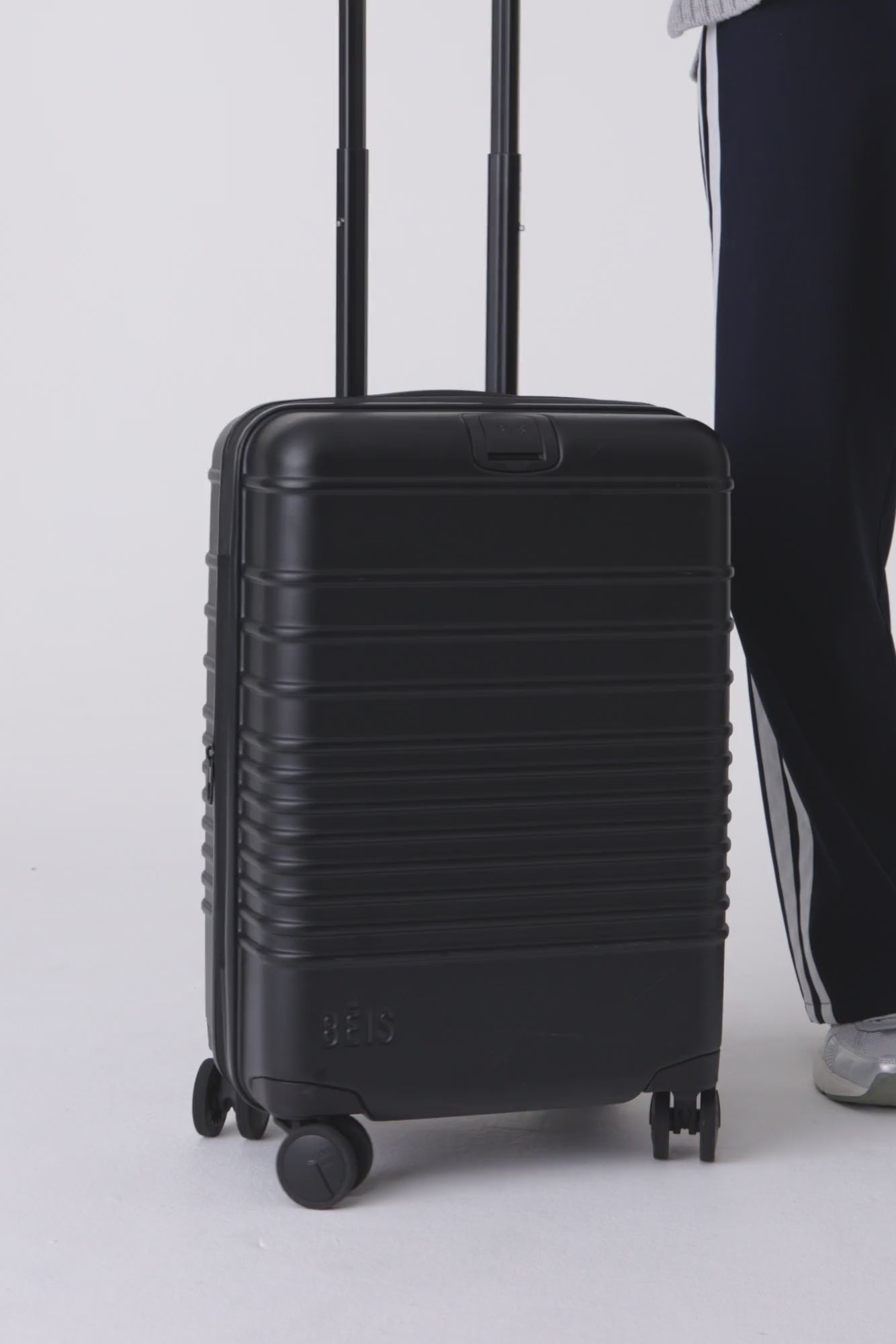 BÉIS 'The Carry-On Roller' in All Black - All Black Carry On Rolling ...