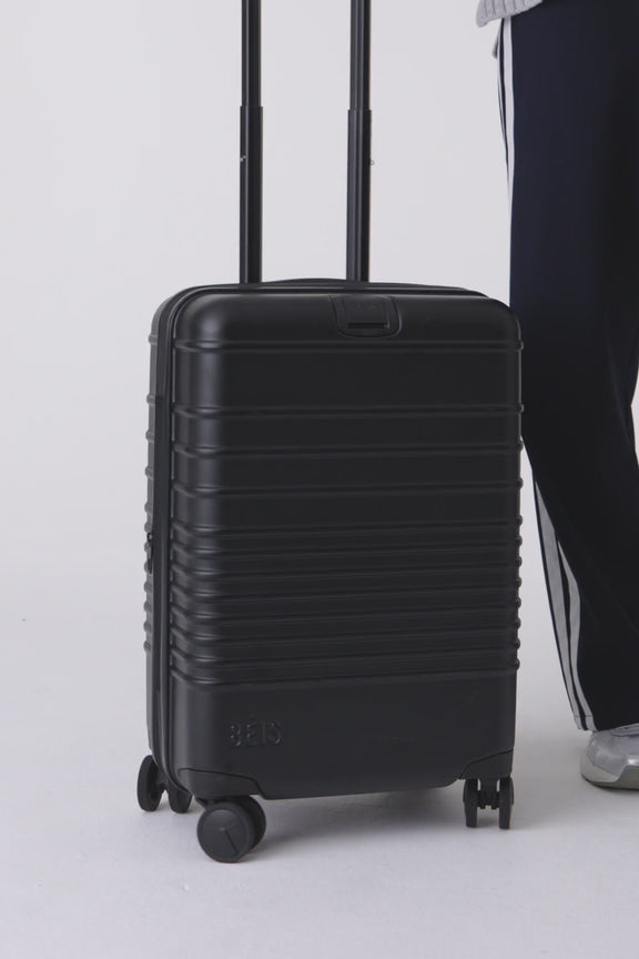 BÉIS 'The Carry-On Roller' in All Black - All Black Carry On Rolling ...