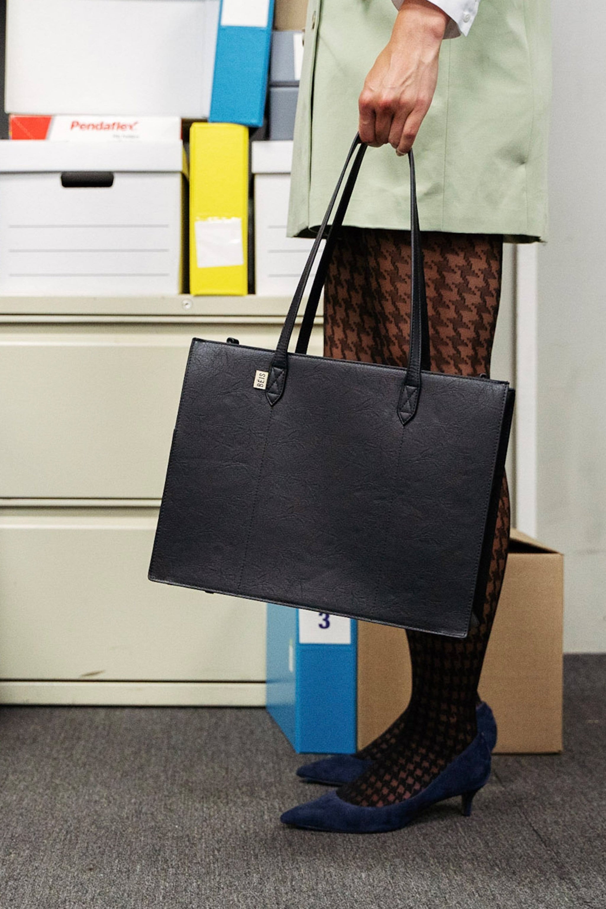 BÉIS 'The Work Tote' in Black - Work Bag For Women & Laptop Bag