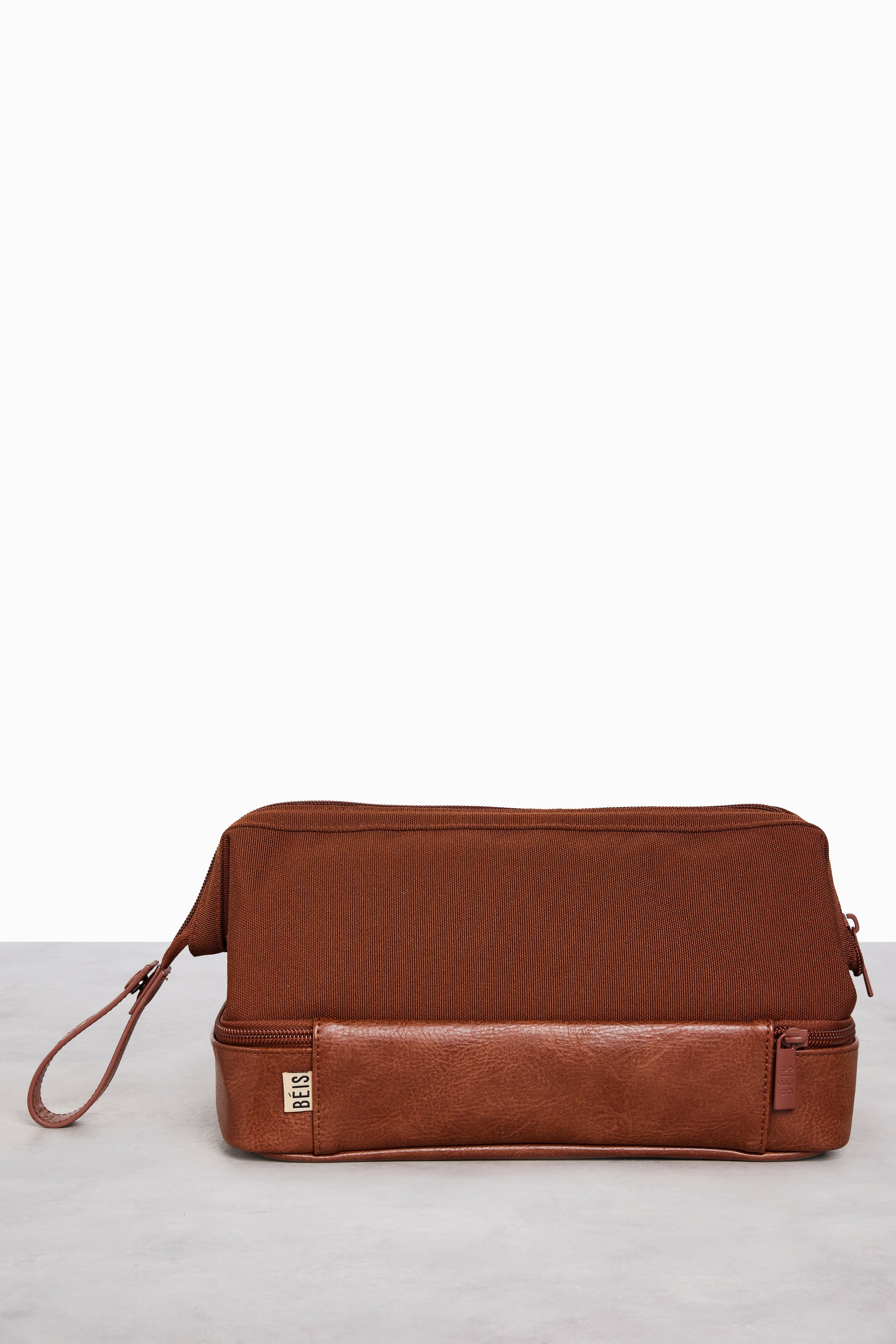 BÉIS 'The Dopp Kit' In Maple - Brown Travel Toiletry Bag & Toiletry Kit
