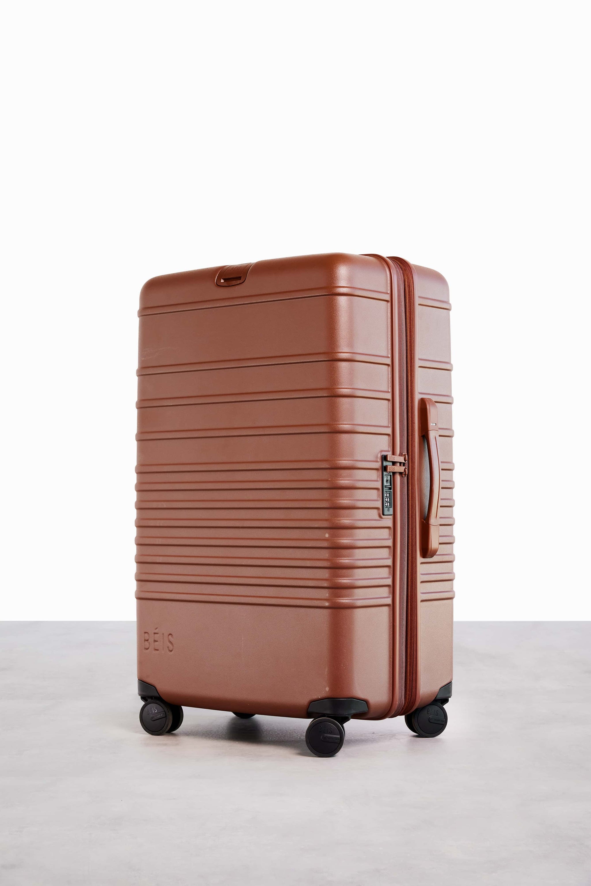 BÉIS 'The Large Check-In Roller' in Maple - Brown 29 inch Checked ...