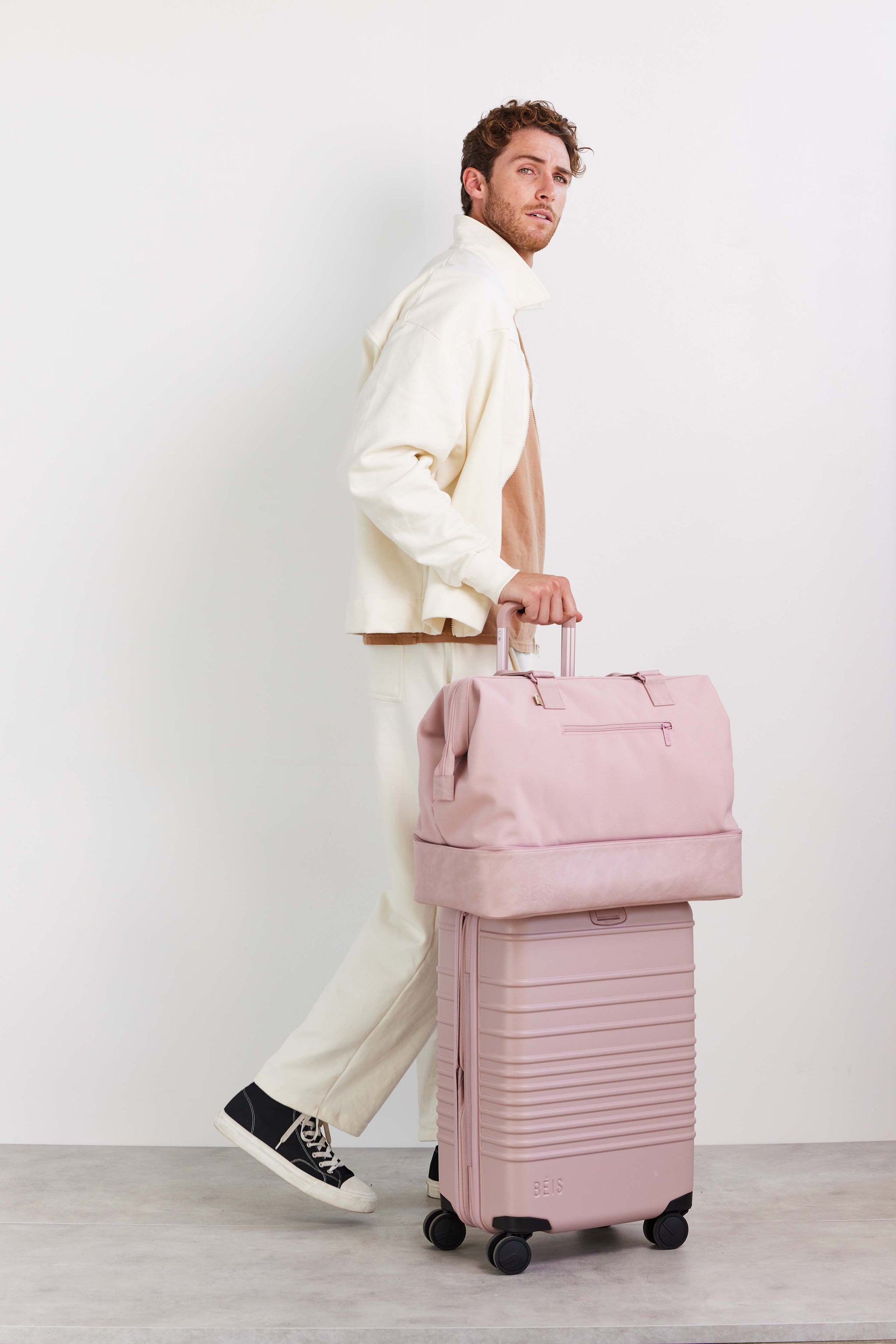 BÉIS 'The Weekender' in Atlas Pink - Weekender Travel Bag In Pink