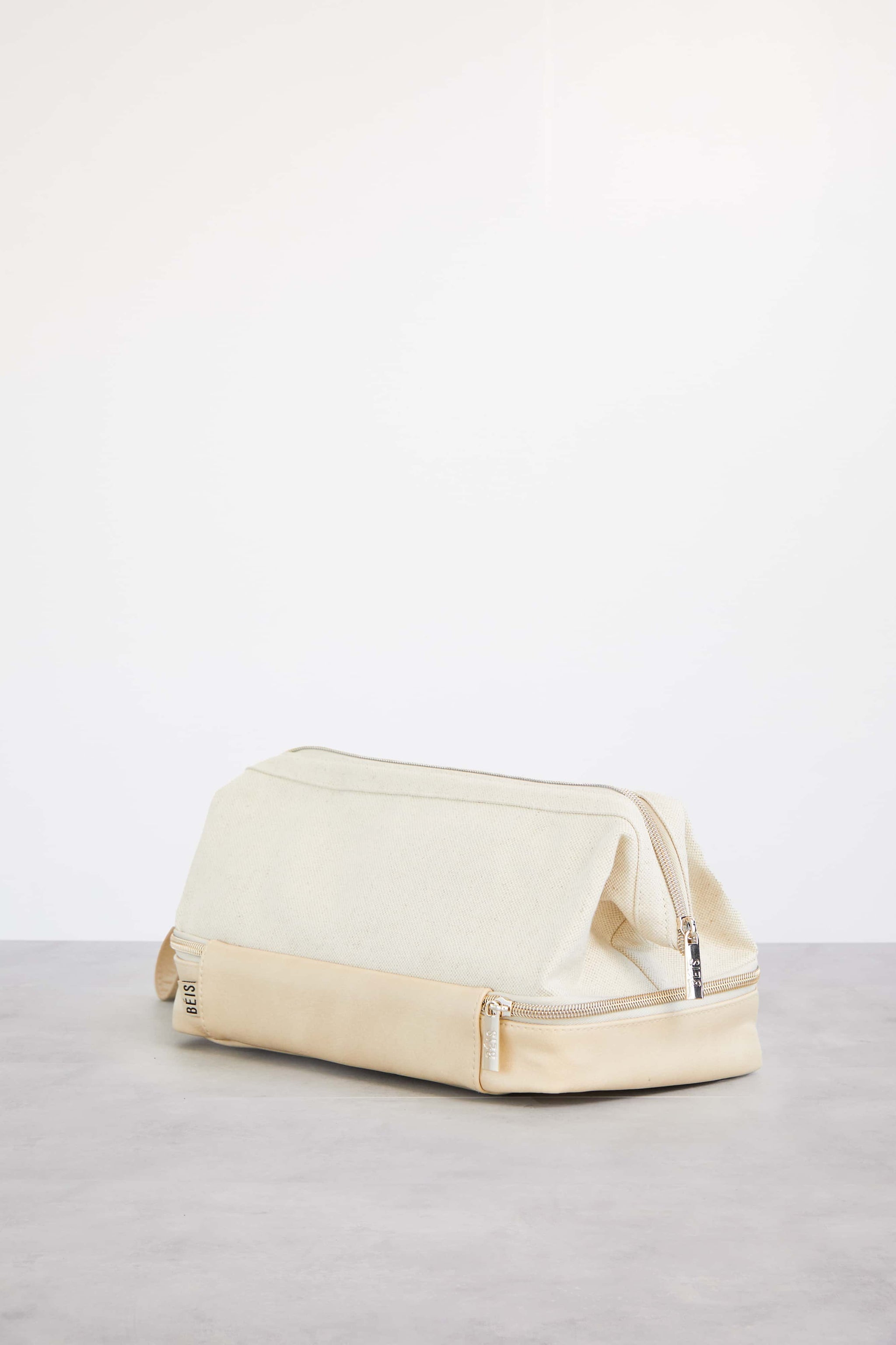 BÉIS 'The Dopp Kit' in Beige - Beige Travel Toiletry Bag & Travel Dopp Kit