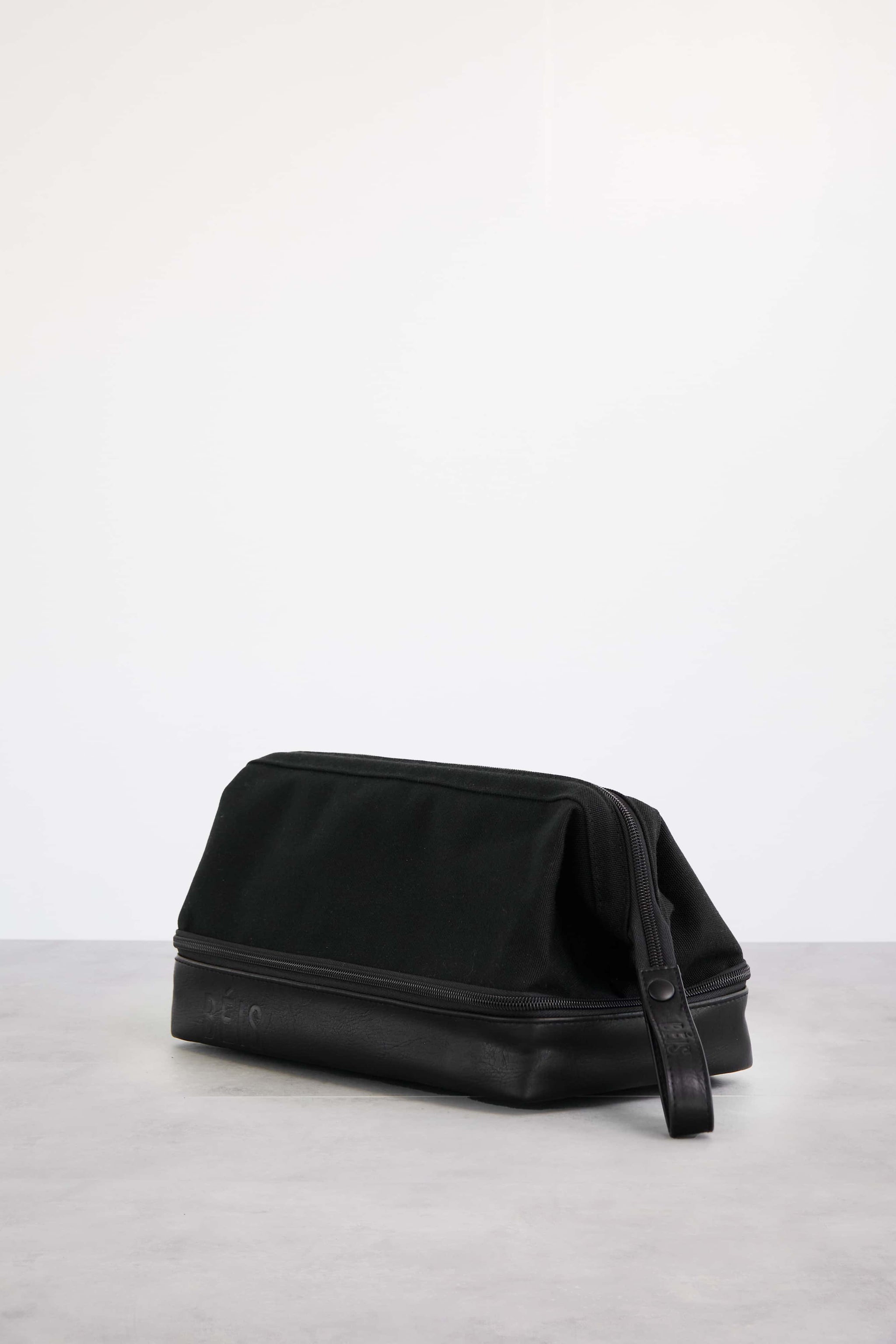 BÉIS 'The Dopp Kit' in Black - Travel Dopp Kit For Toiletries