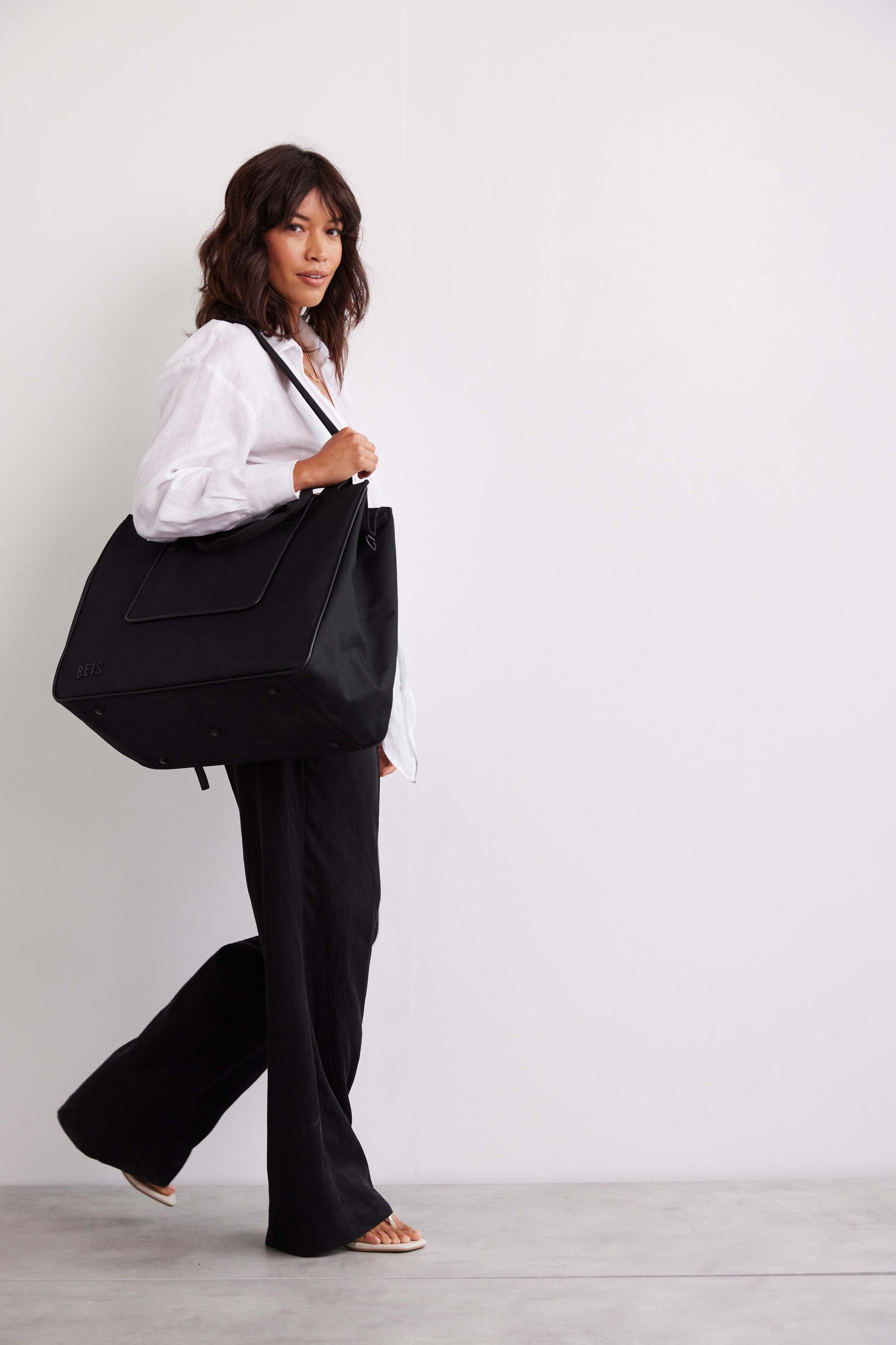 BÉIS 'The East To West Tote' in Black - Recycled Travel Tote Bag