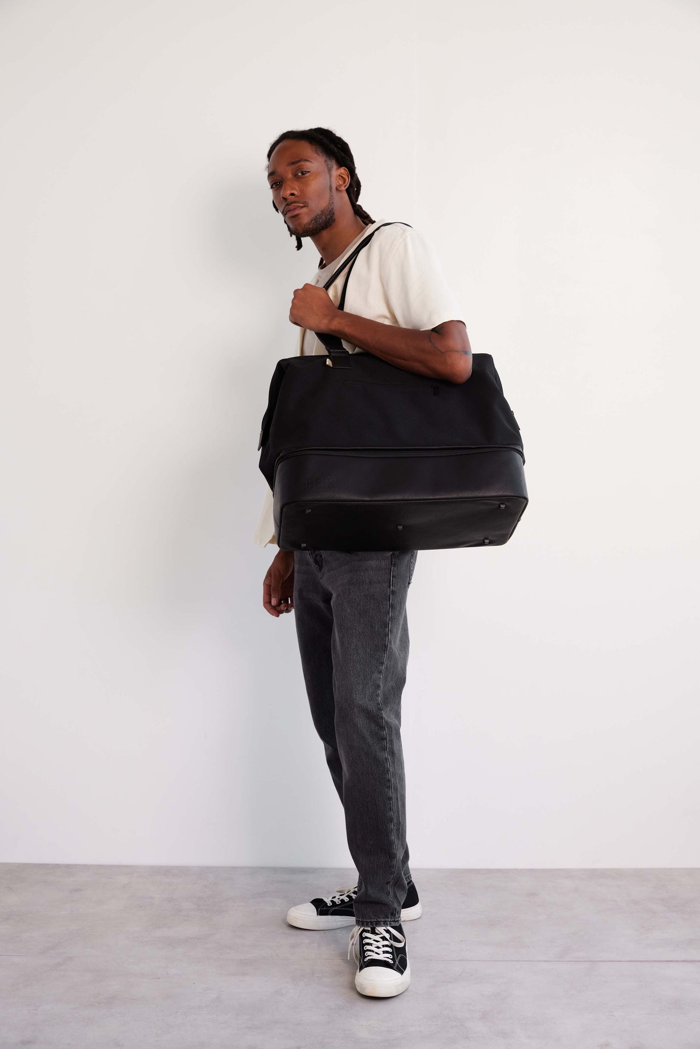 BÉIS 'The Weekender' in Black - Black Travel Bag & Overnight Bags