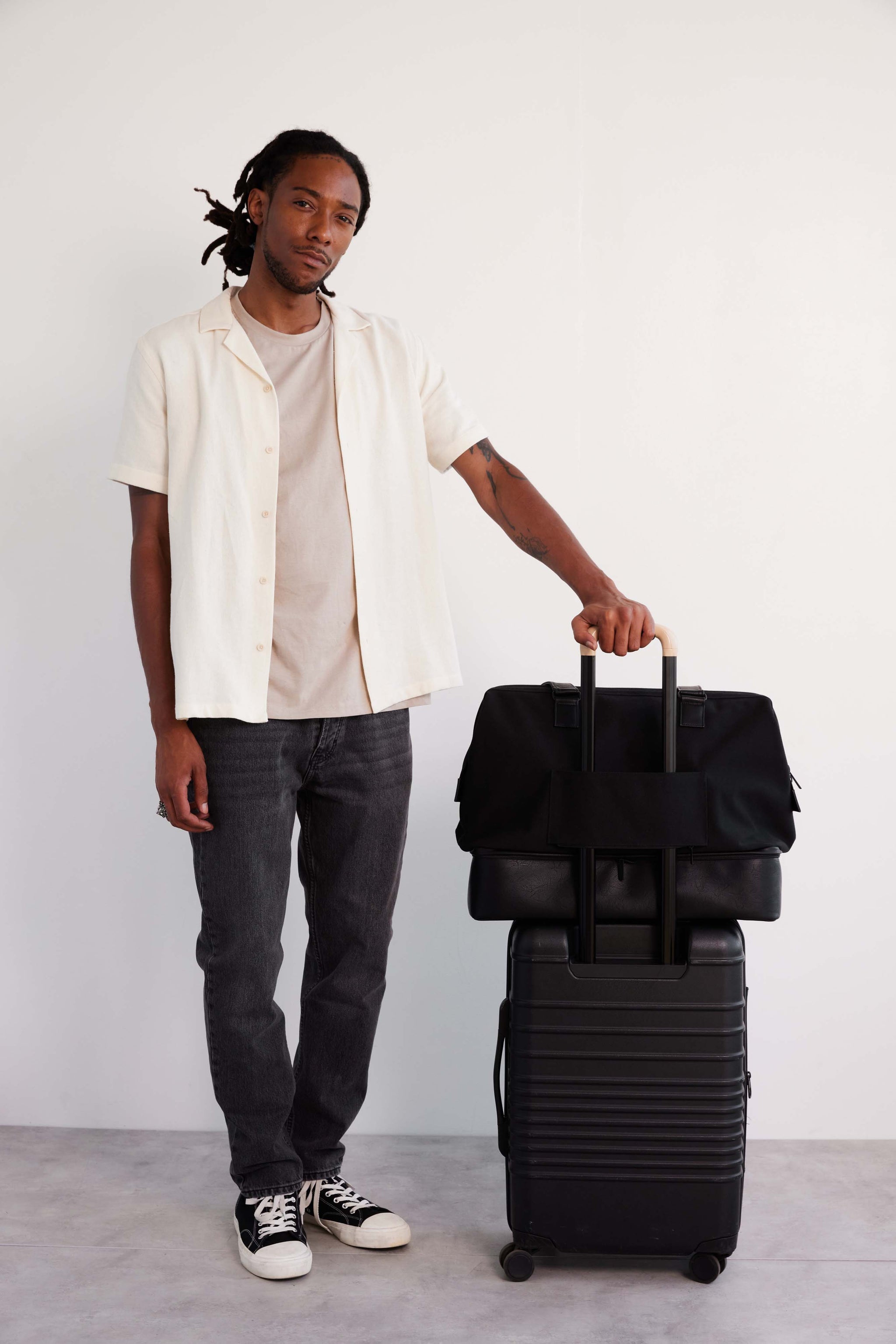 BÉIS 'The Weekender' in Black - Black Travel Bag & Overnight Bags