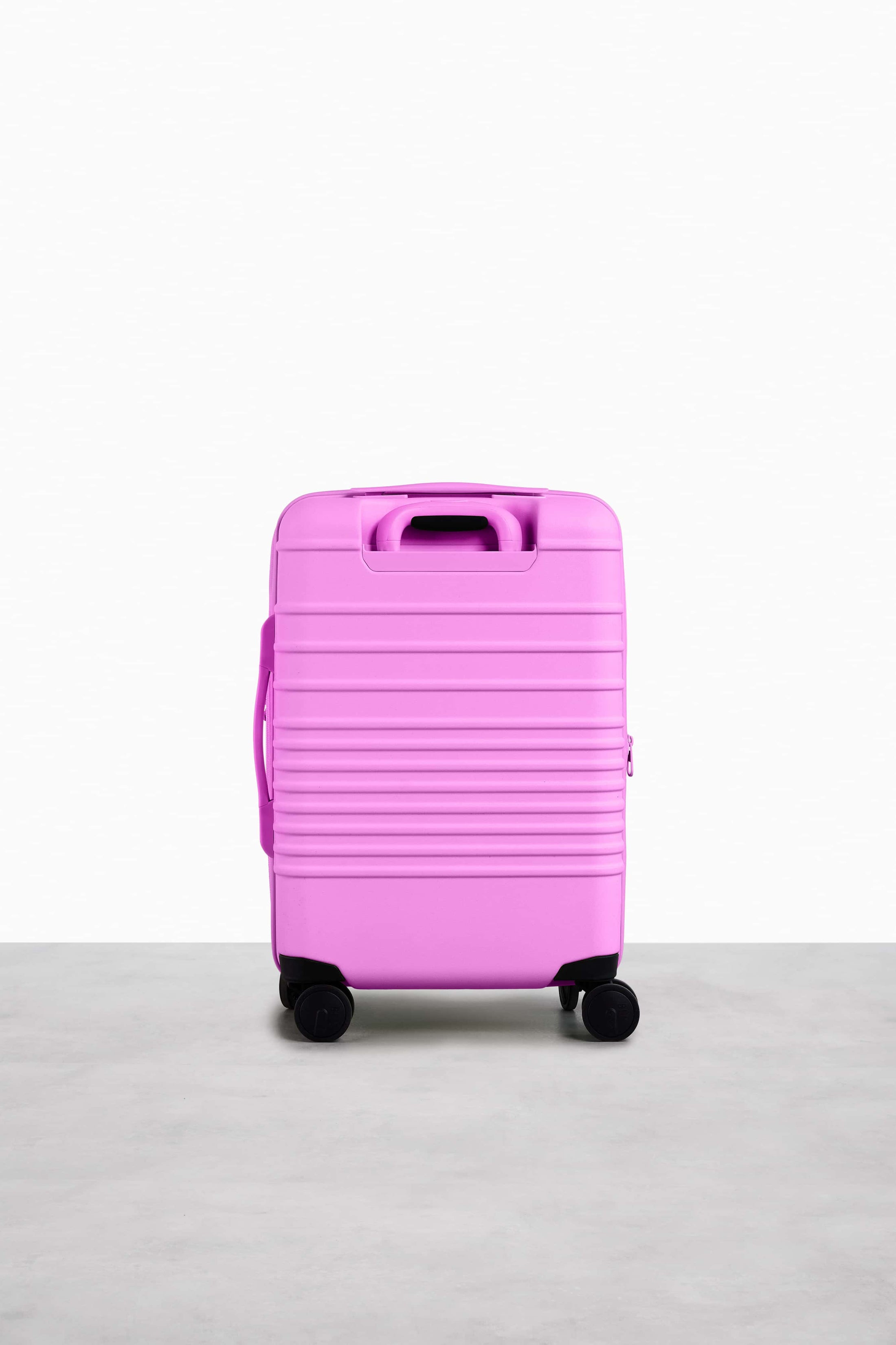 Béis 'The Carry-On Roller' in Berry - 21" Carry On Rolling Luggage In ...