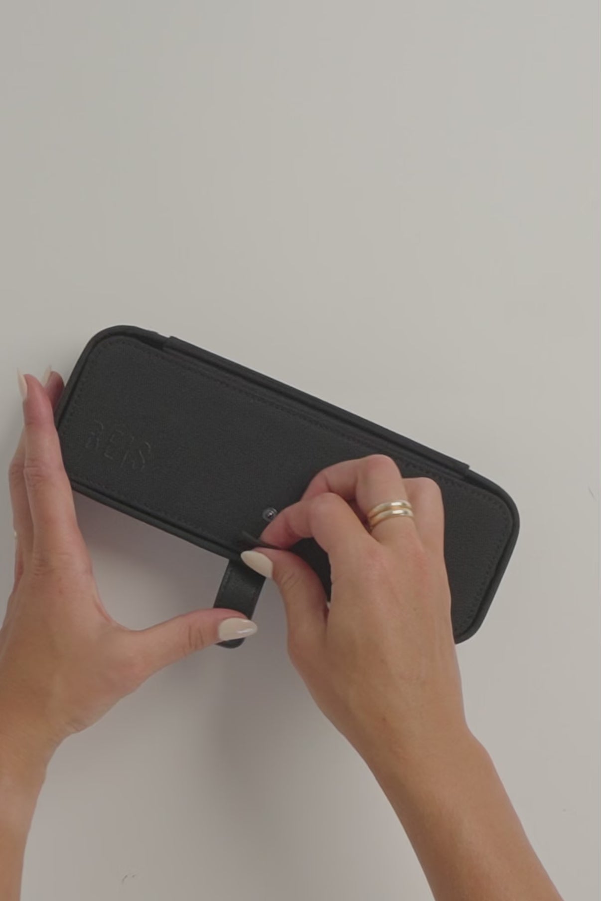 BÉIS 'The Jewelry Case' in Black - Small Travel Jewelry Case