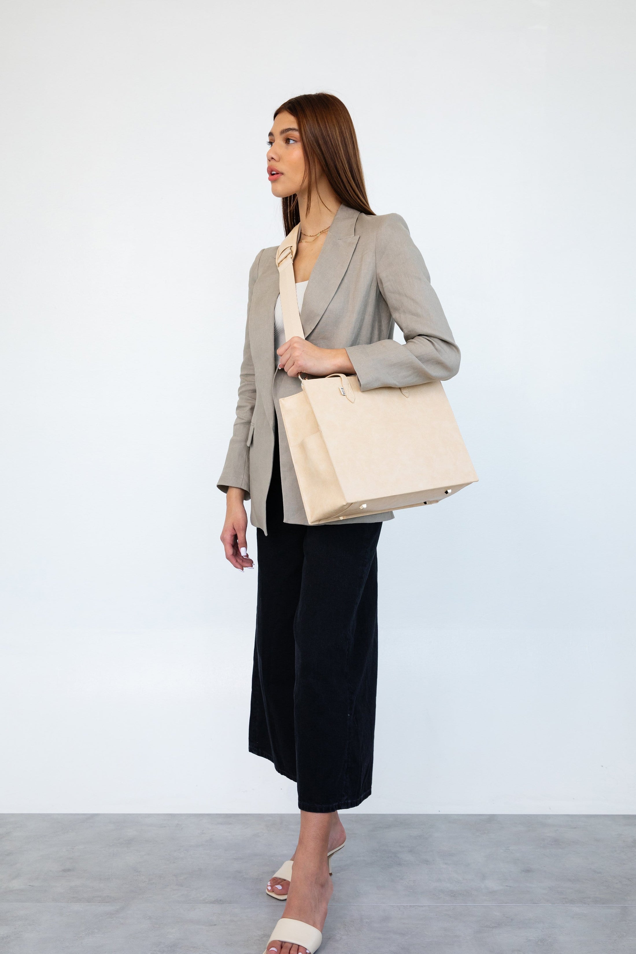 BÉIS 'The Work Tote' in Beige - Small Work Bag For Women & Laptop Bag